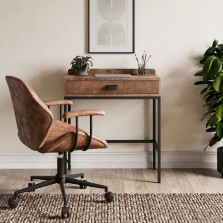 How to Transform Your Dining Table into a Home Office Desk